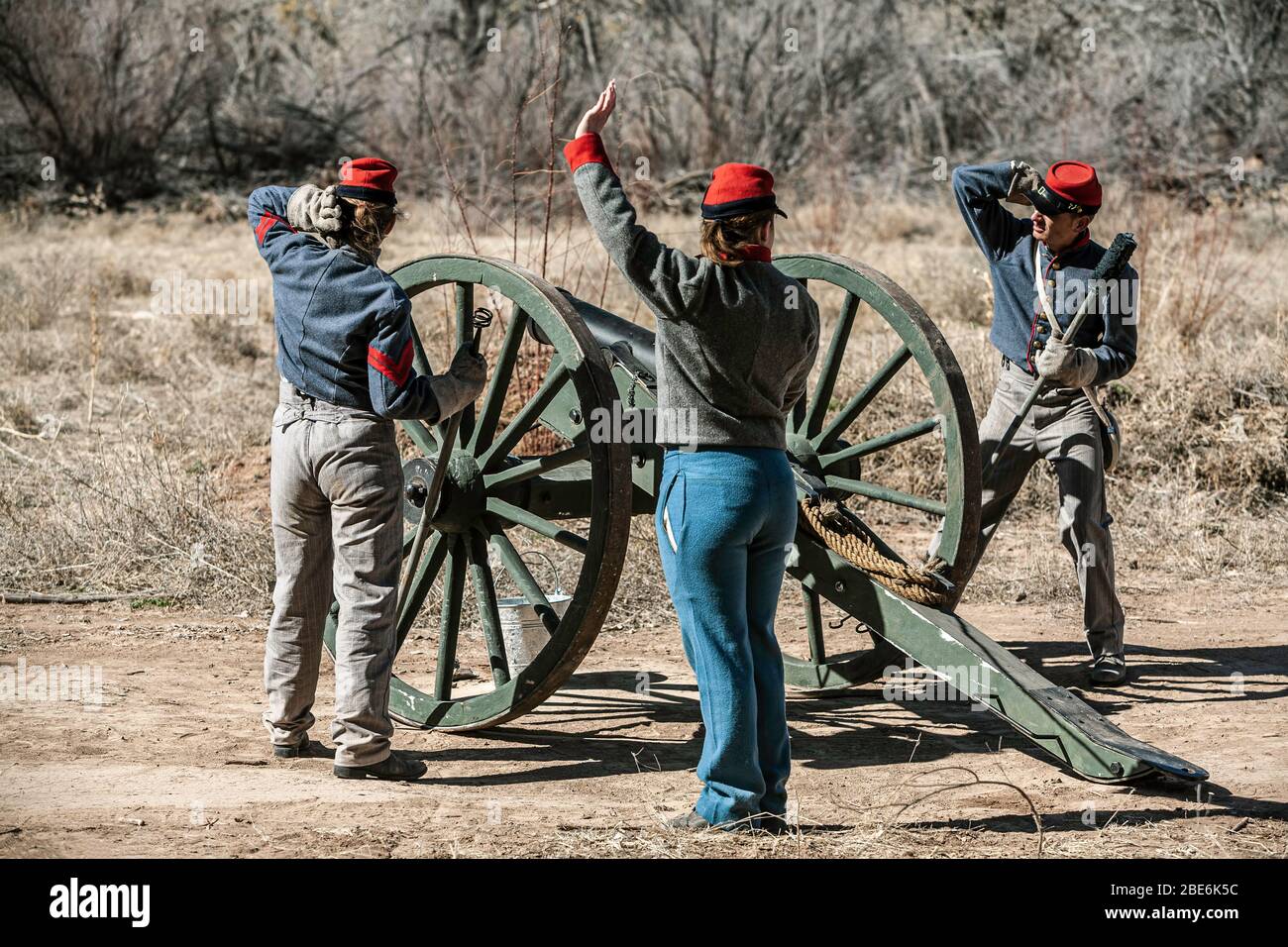 Confederate Army artillery crew prepares to fire cannon, Civil War ...