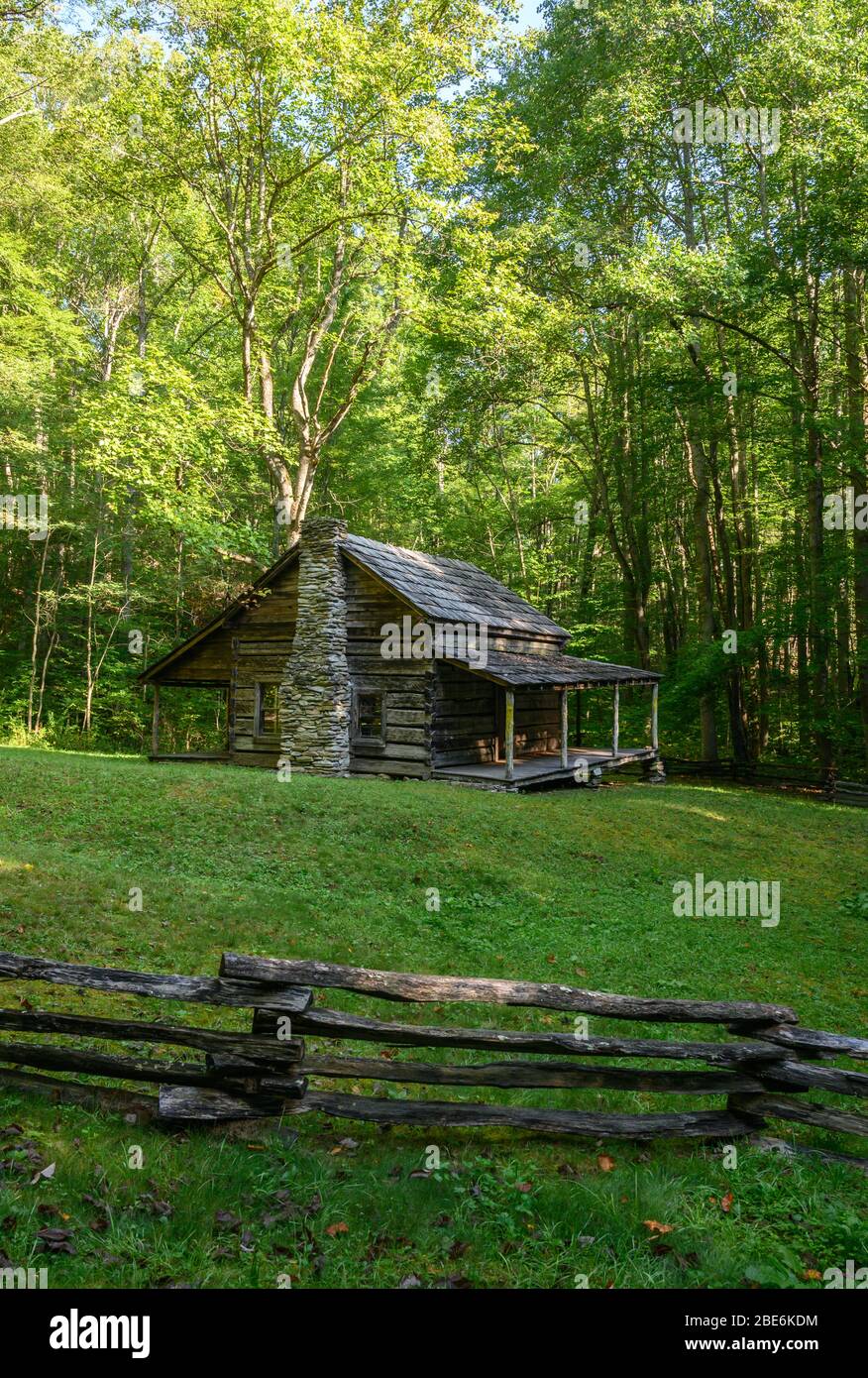 Split Log Building High Resolution Stock Photography and Images - Alamy