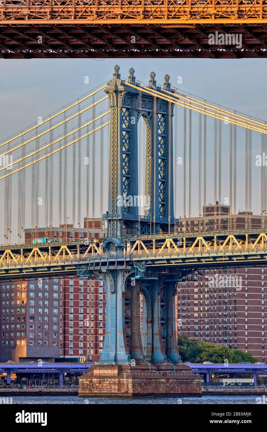 Manhattan Bridge pylon in New York Stock Photo - Alamy