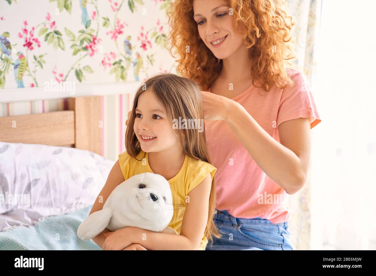 Adult mother making hairdo for her little daughter Stock Photo - Alamy Adult mother making hairdo for her little daughter Stock Photo - Alamy