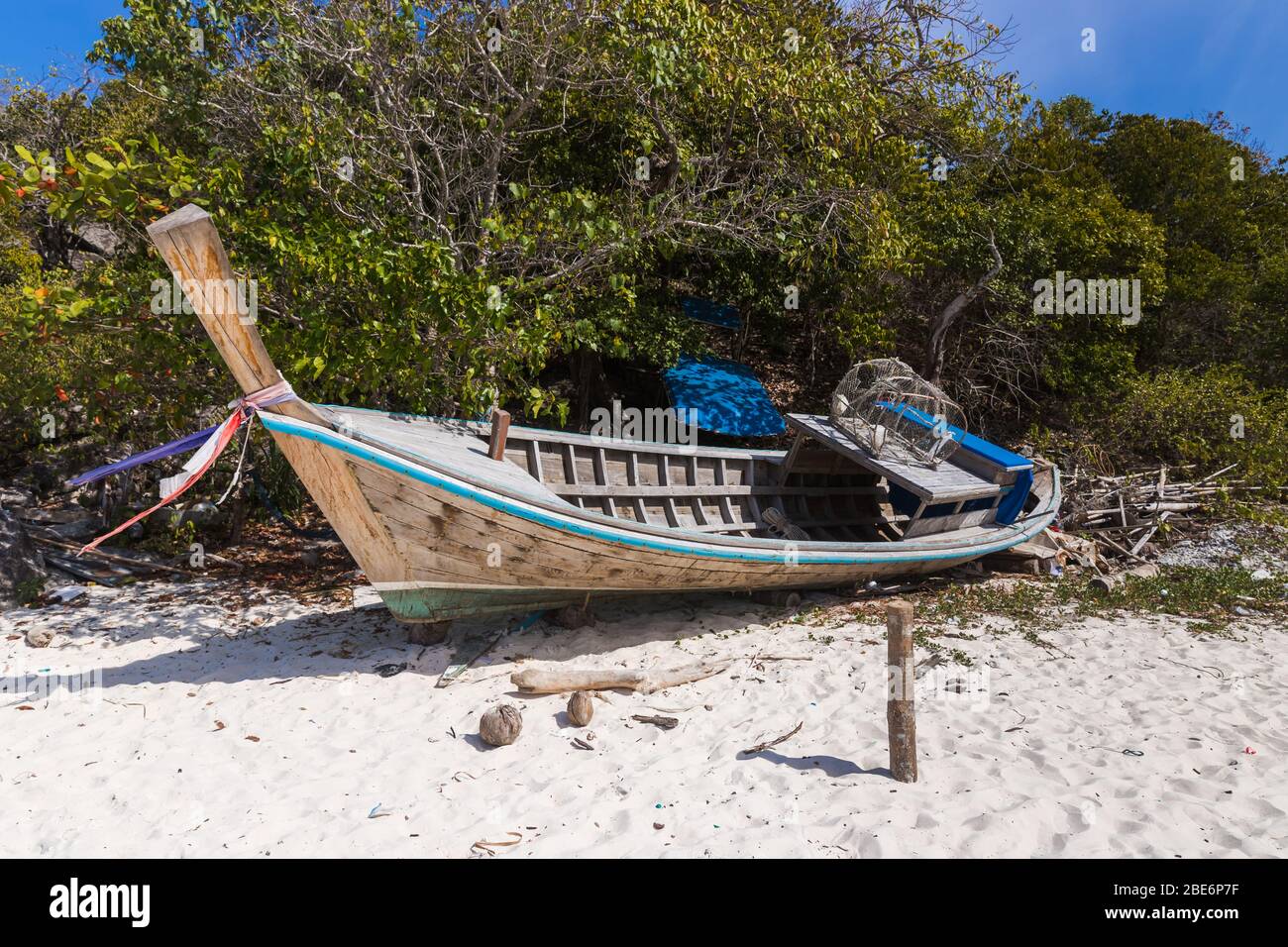 Landscape sea boat ship disaster damage hi-res stock photography and ...