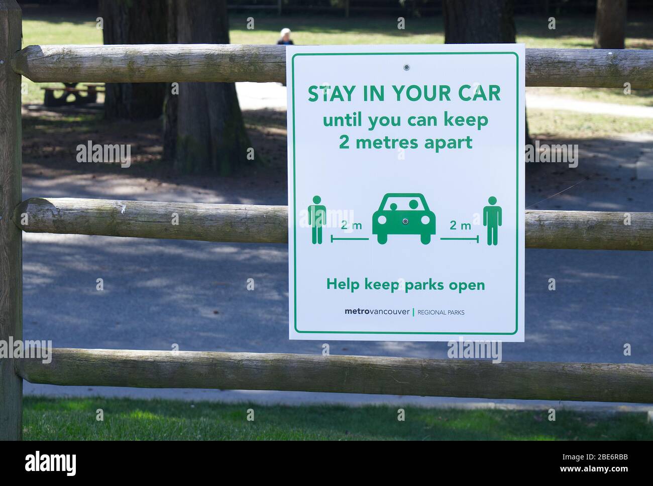 6 feet distance sign hi-res stock photography and images - Alamy