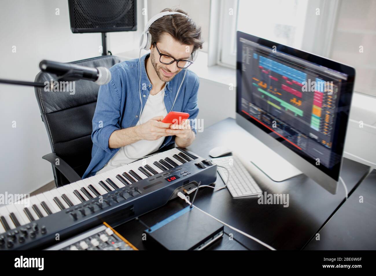 Musician uses hi-res stock photography and images - Alamy