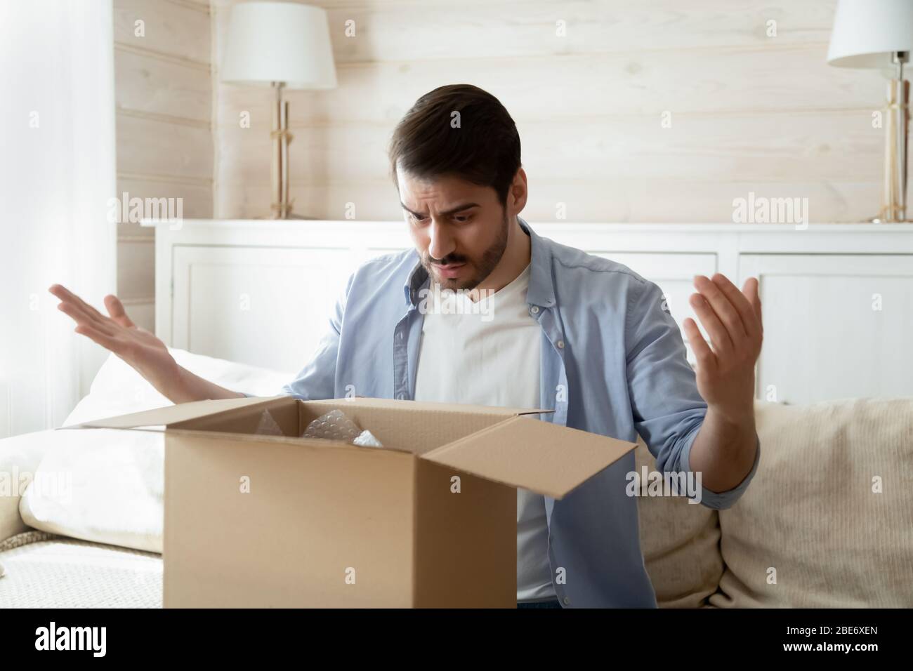 Dissatisfied customer store hi-res stock photography and images - Alamy