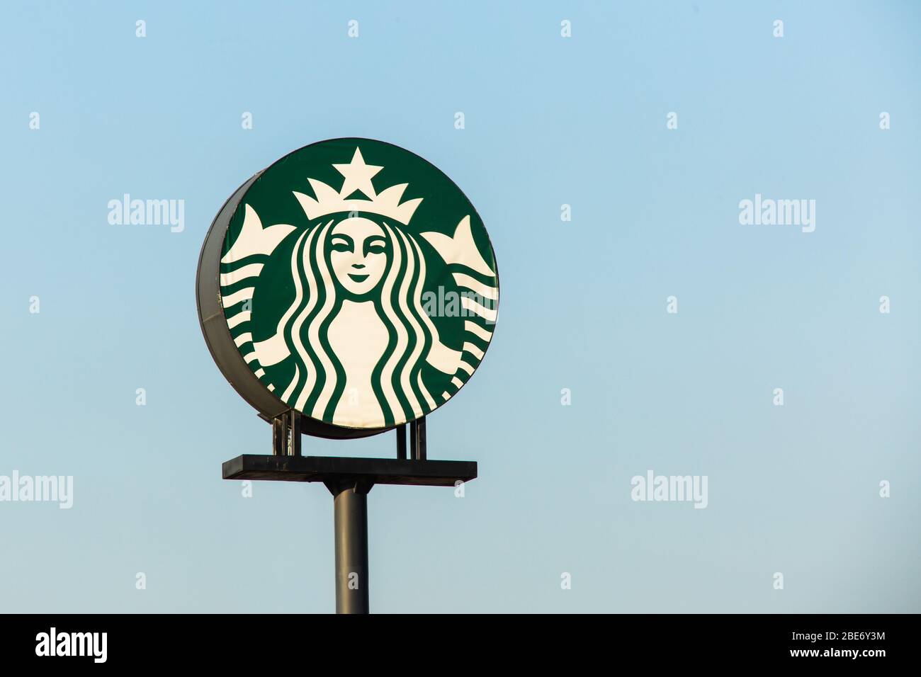Starbucks logo hi-res stock photography and images - Alamy