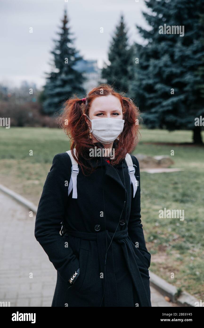 Face walking hi-res stock photography and images - Alamy