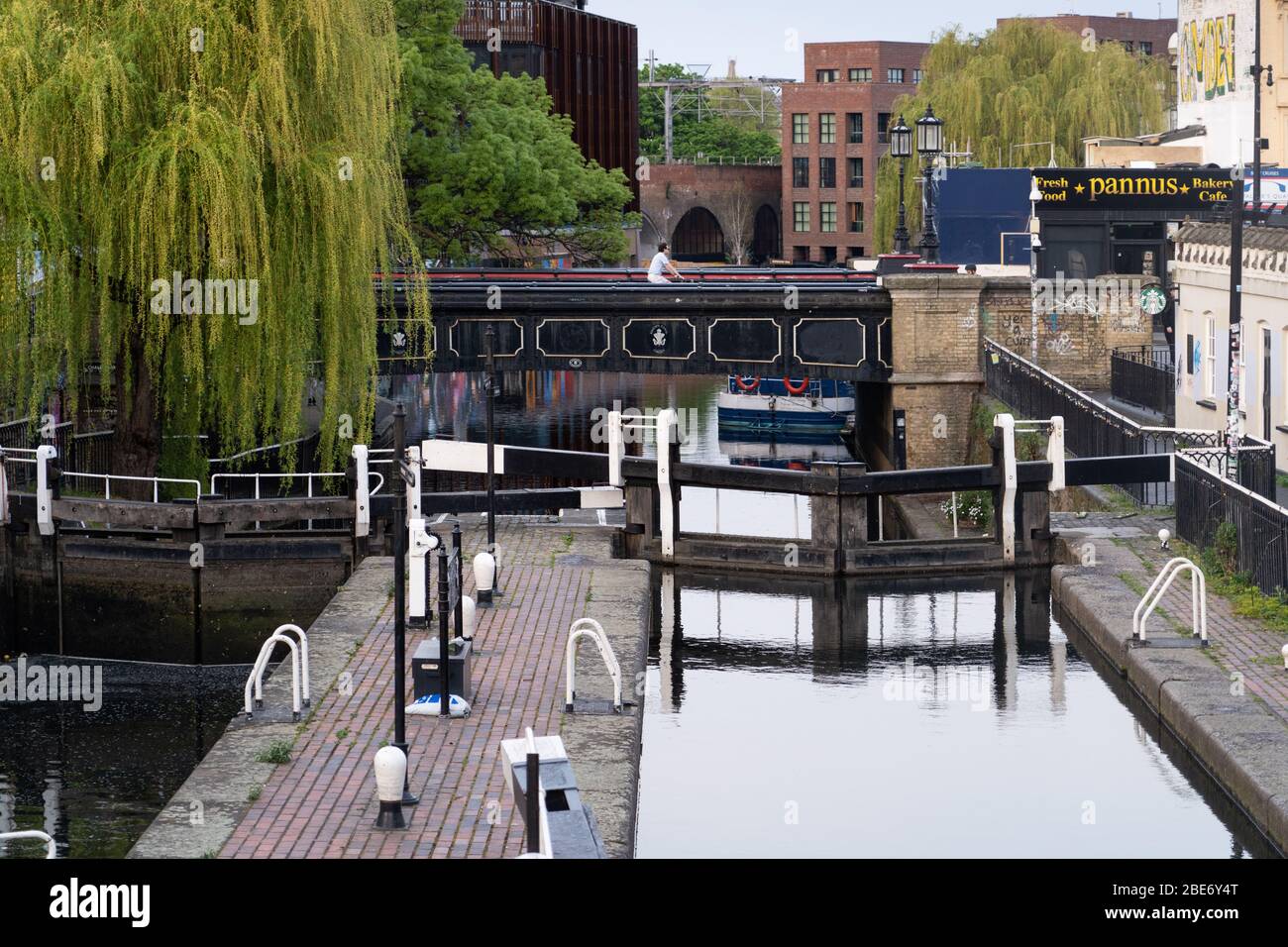 Regents channel hi-res stock photography and images - Alamy