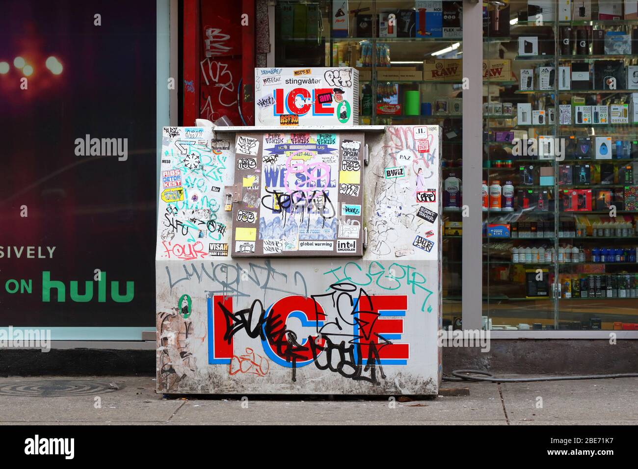 Graffiti ice wall hi-res stock photography and images - Alamy