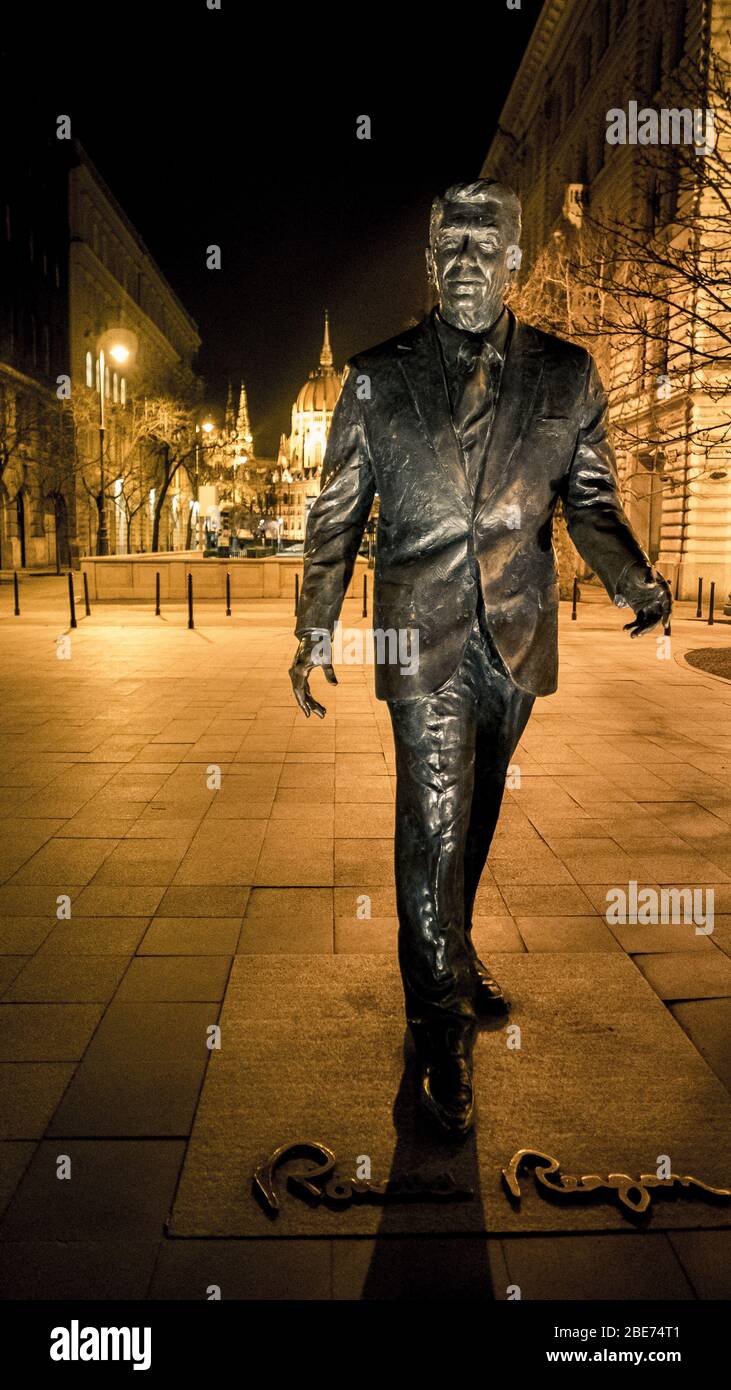 Ronald reagan statue hi-res stock photography and images - Alamy