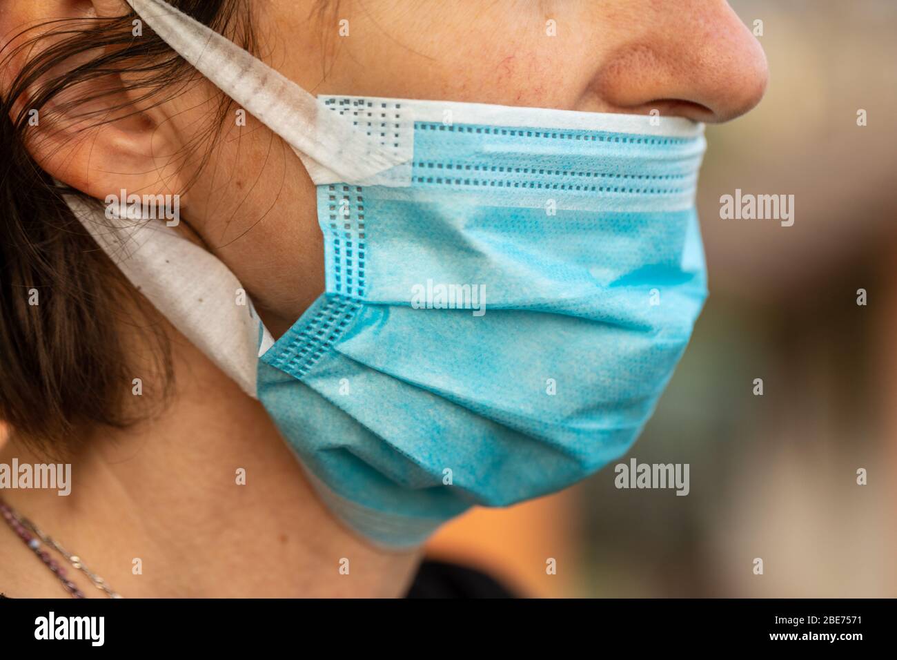 Woman wearing a protective face mask against the coronavirus or Covid ...