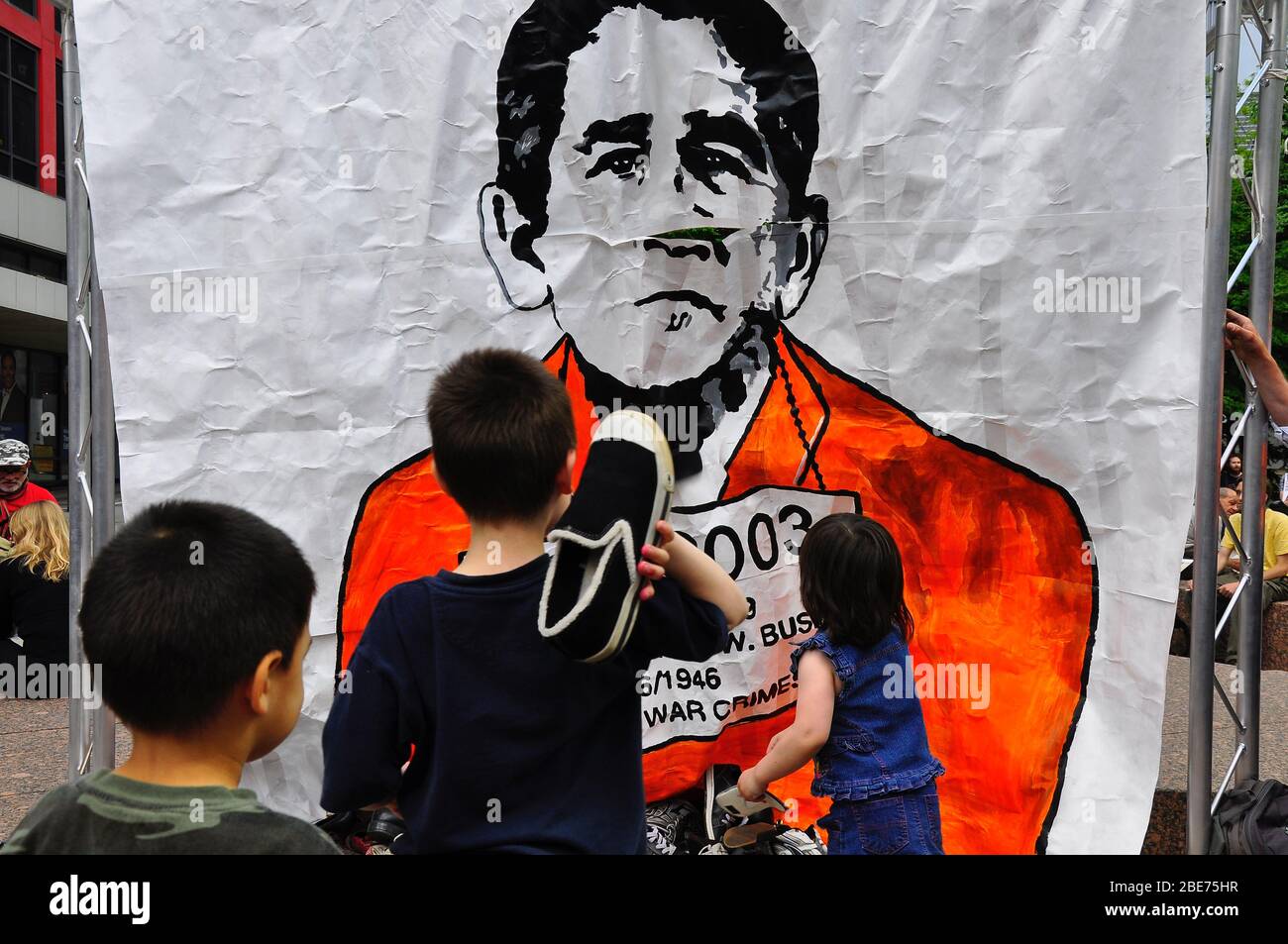 Safety shoes sign hi-res stock photography and images - Alamy