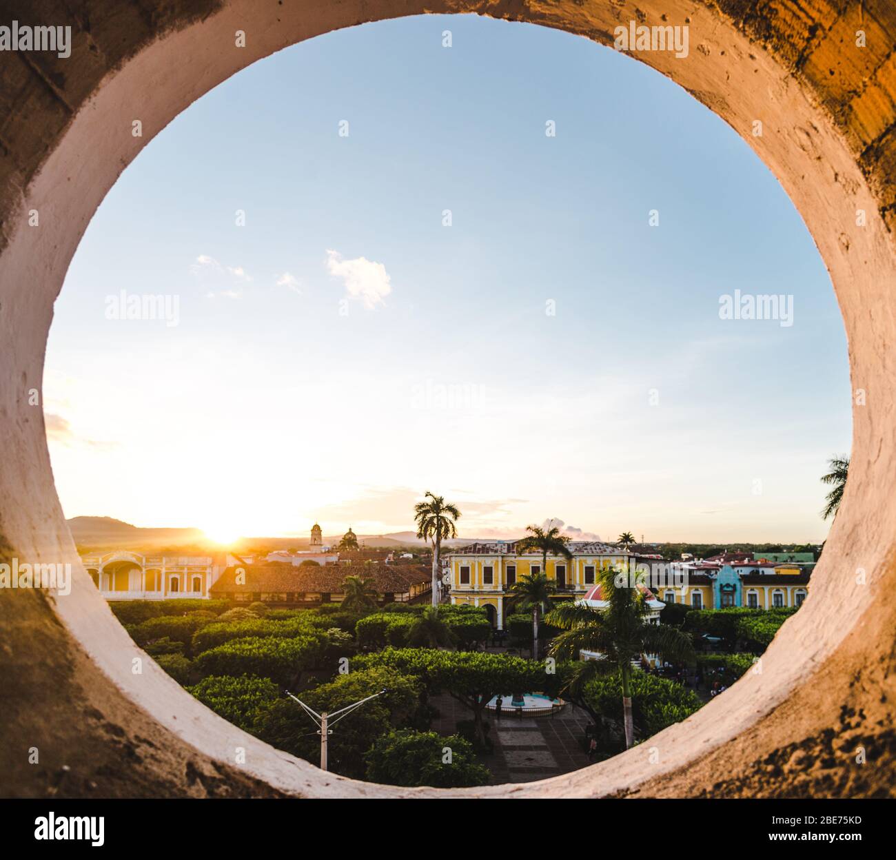 Granada nicaragua colonial architecture hi-res stock photography and ...