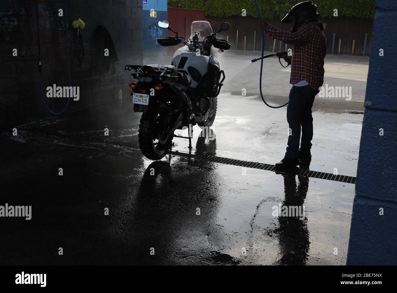 Man washes his feet hi-res stock photography and images - Alamy
