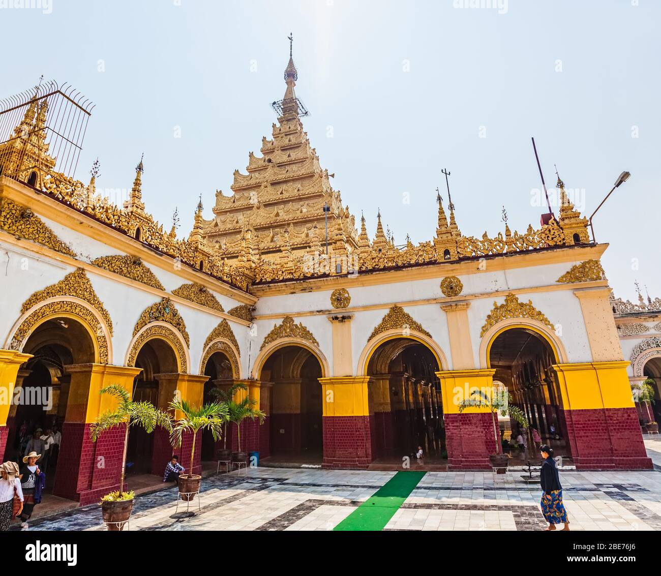 Mahamuni Buddha Temple Stock Photo - Alamy