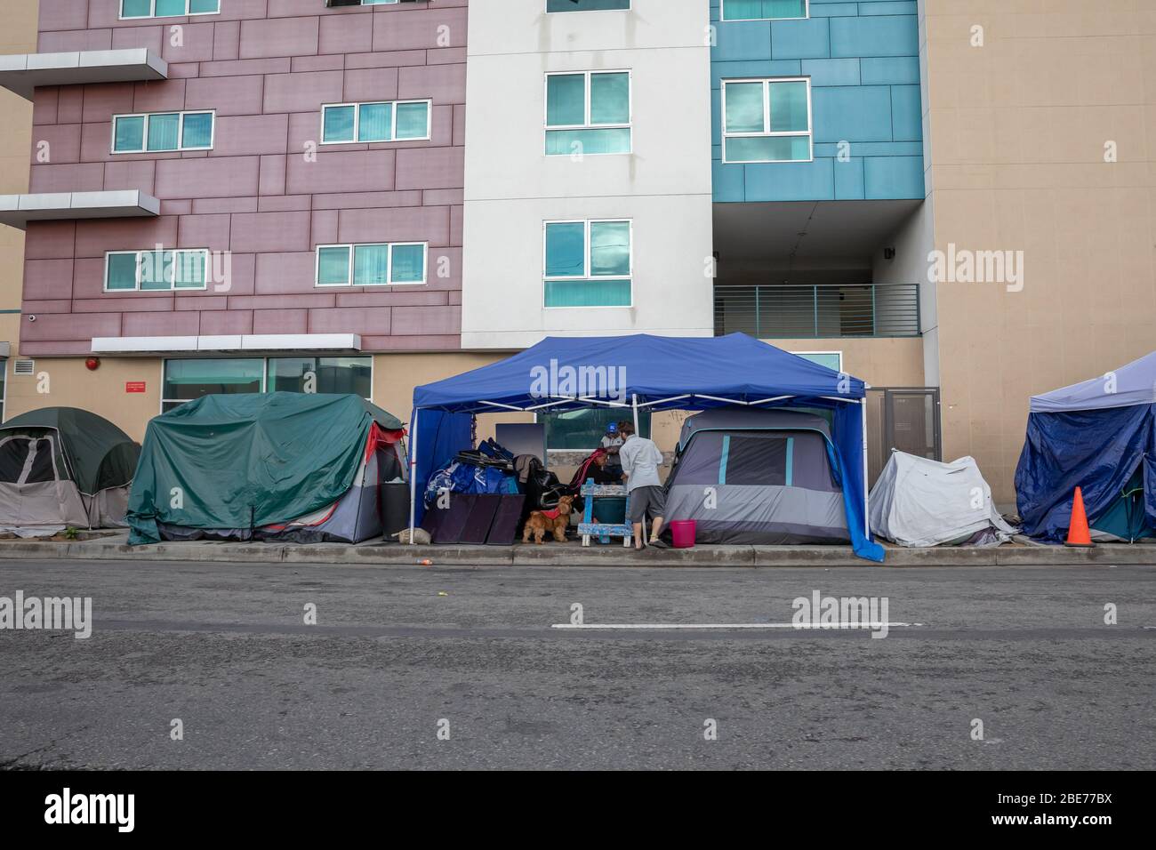 The corner of San Pedro street in Skid Row district of Downtown of Los ...