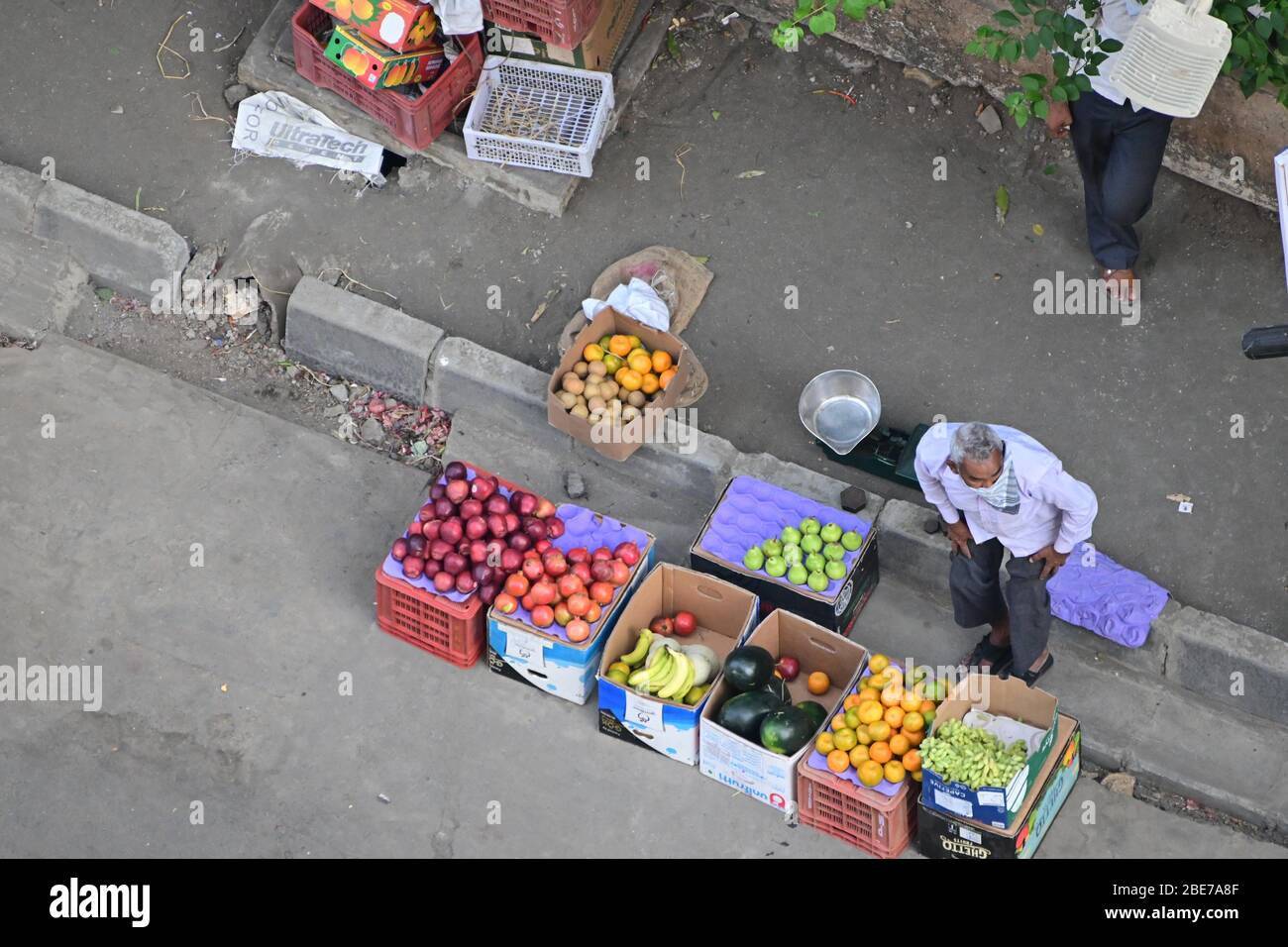 Fruit seller mumbai hi-res stock photography and images - Alamy