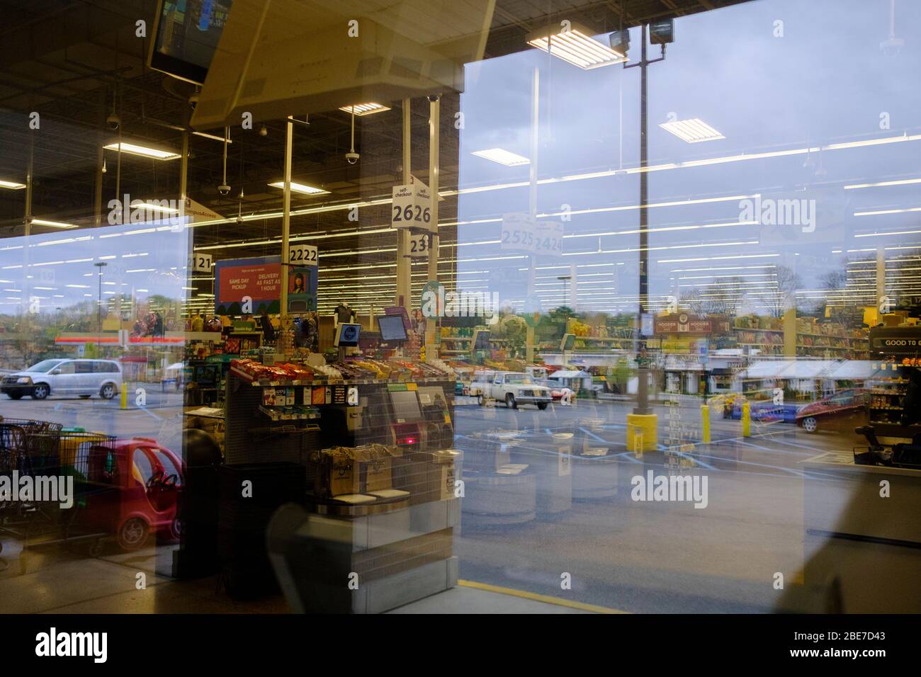 Kroger supermarket interior hi-res stock photography and images - Alamy