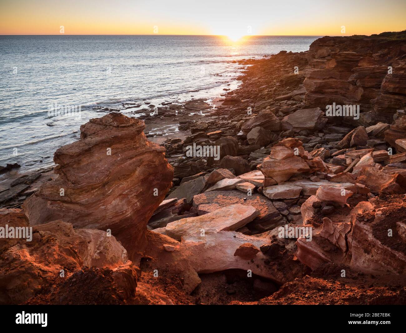 Indian Ocean sunset from the red pindan cliffs of Reddell Beach, Broome ...