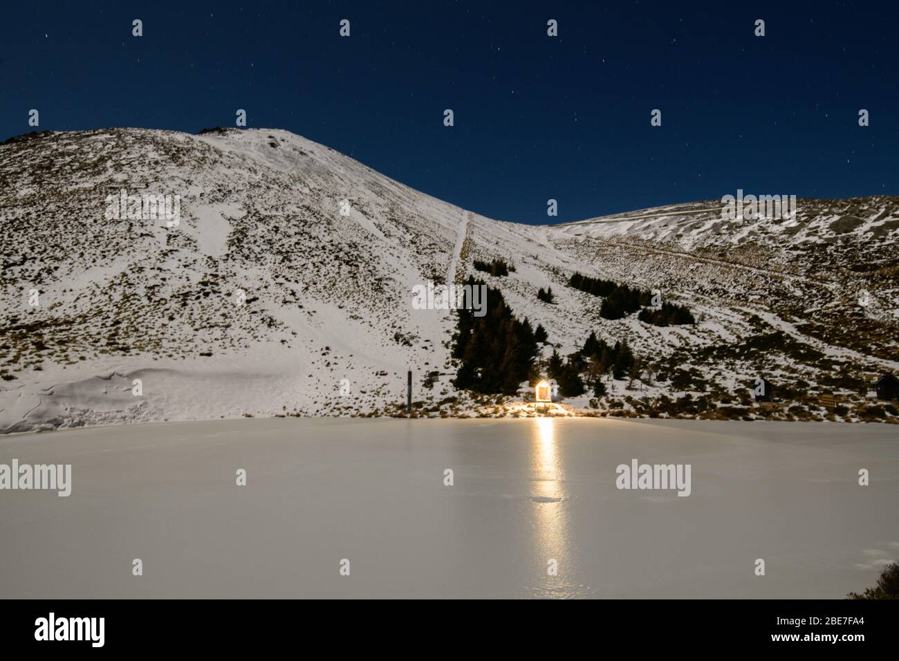 Texture of natural snow a hut. View above the snow Stock Photo - Alamy