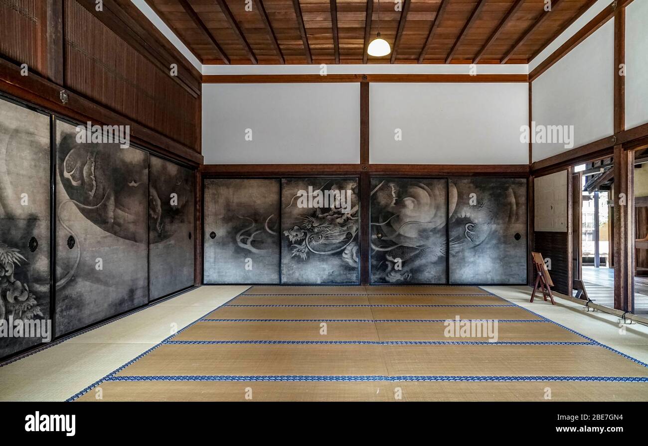 Dragon painting (unryu-zu) by Kaiho Yusho, Ink painting on a fusuma ...