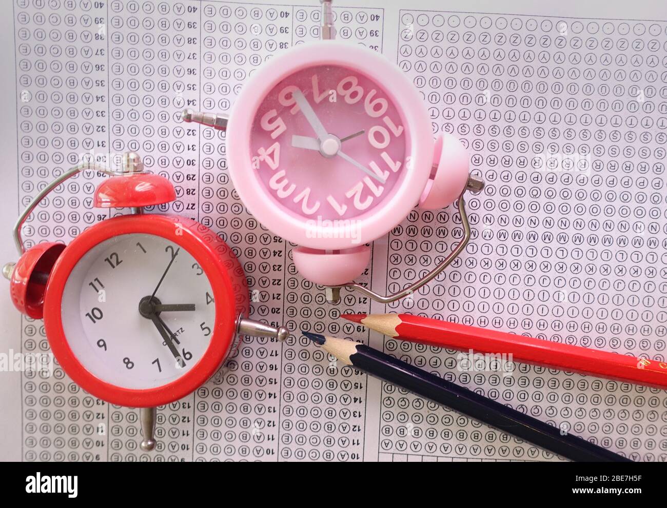 Pencil and clock on answer sheet- test exam Stock Photo - Alamy