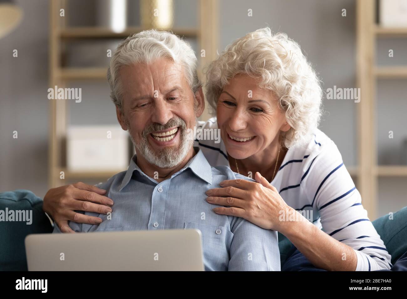 Senior laptop couple screen hi-res stock photography and images - Alamy