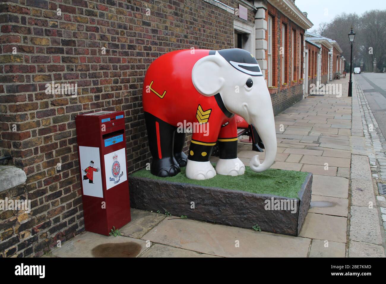Chelsea pensioner statue hi-res stock photography and images - Alamy