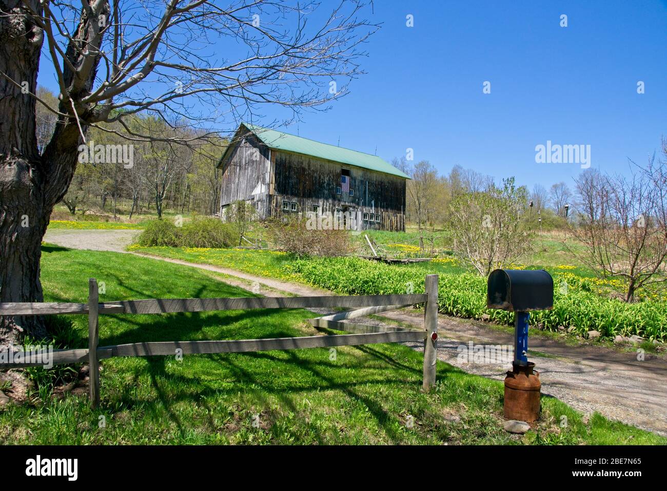 Upstate New York Barn with American Flag Stock Photo - Alamy