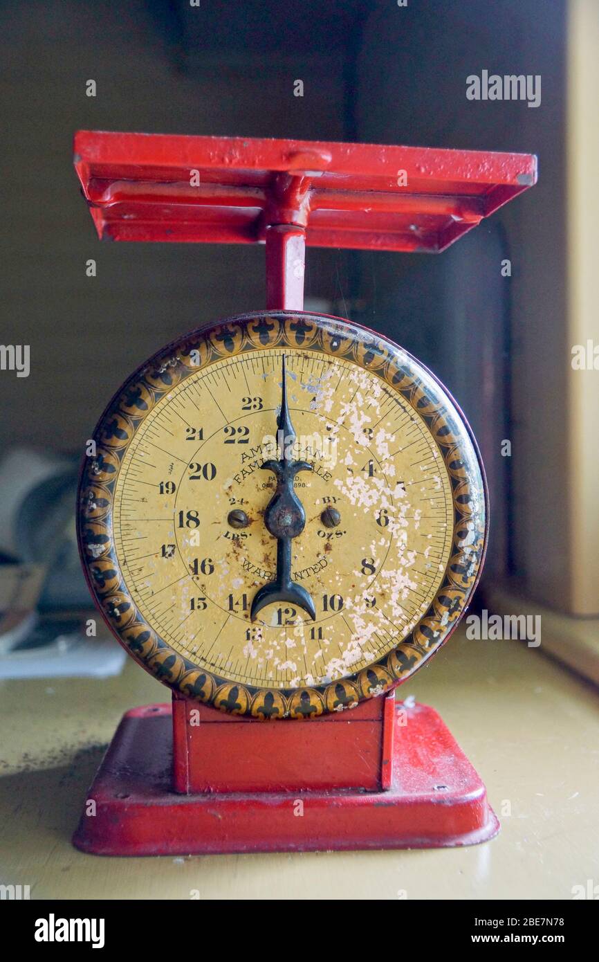 Metric weight table hi-res stock photography and images - Alamy