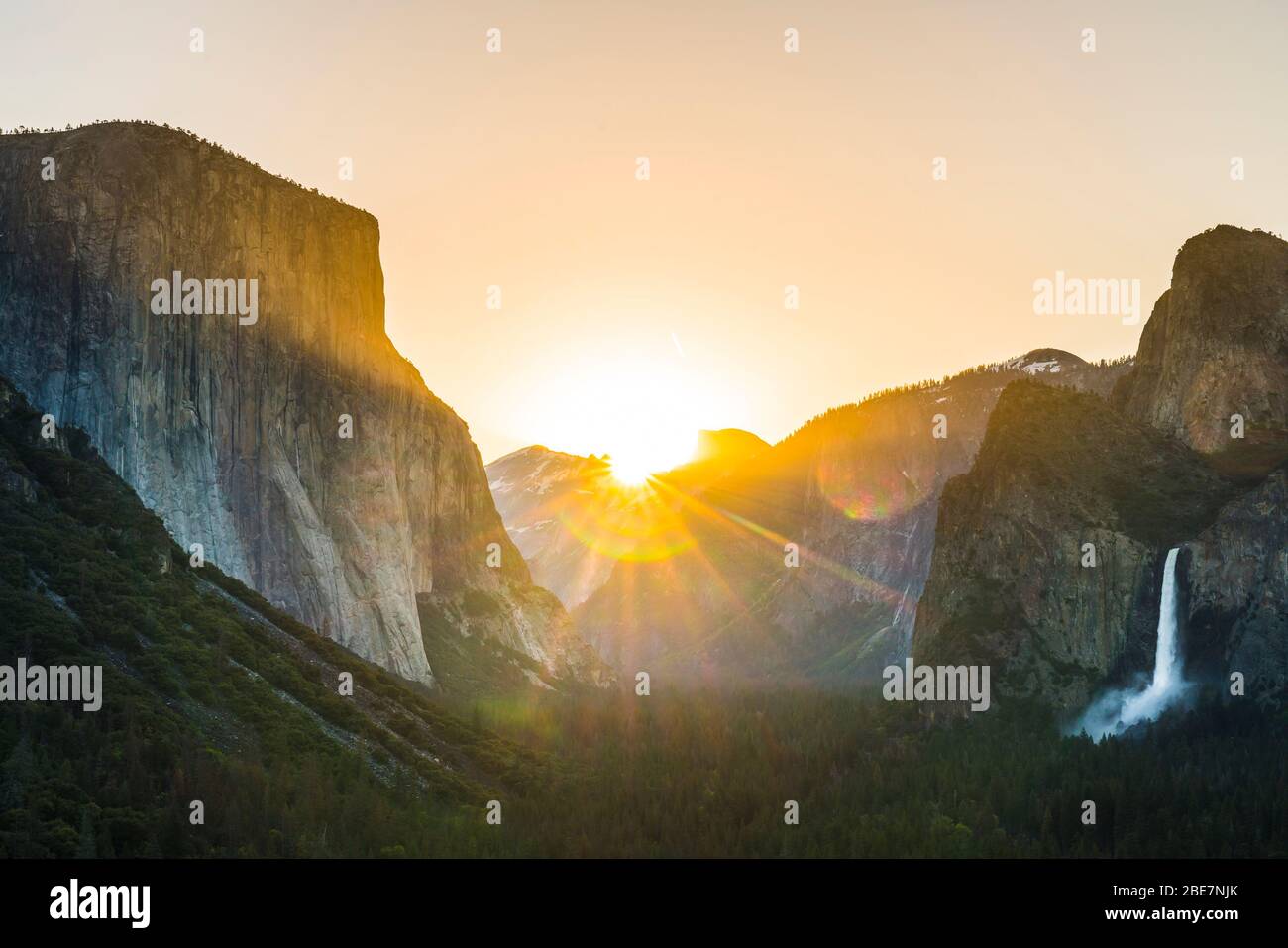 Yosemite waterfall sun hi-res stock photography and images - Alamy