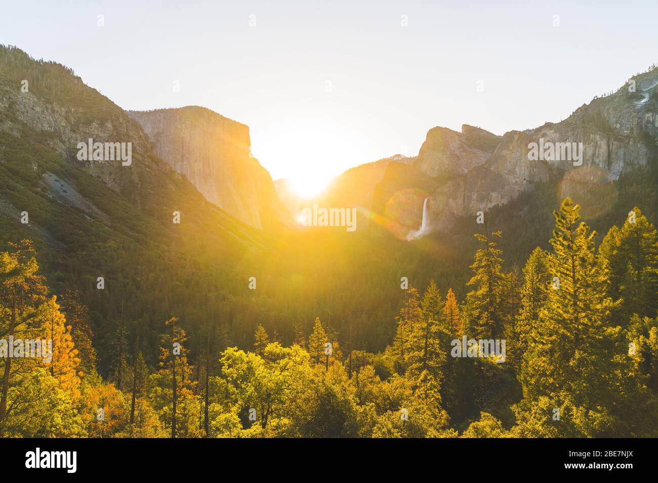 Yosemite waterfall sun hi-res stock photography and images - Alamy