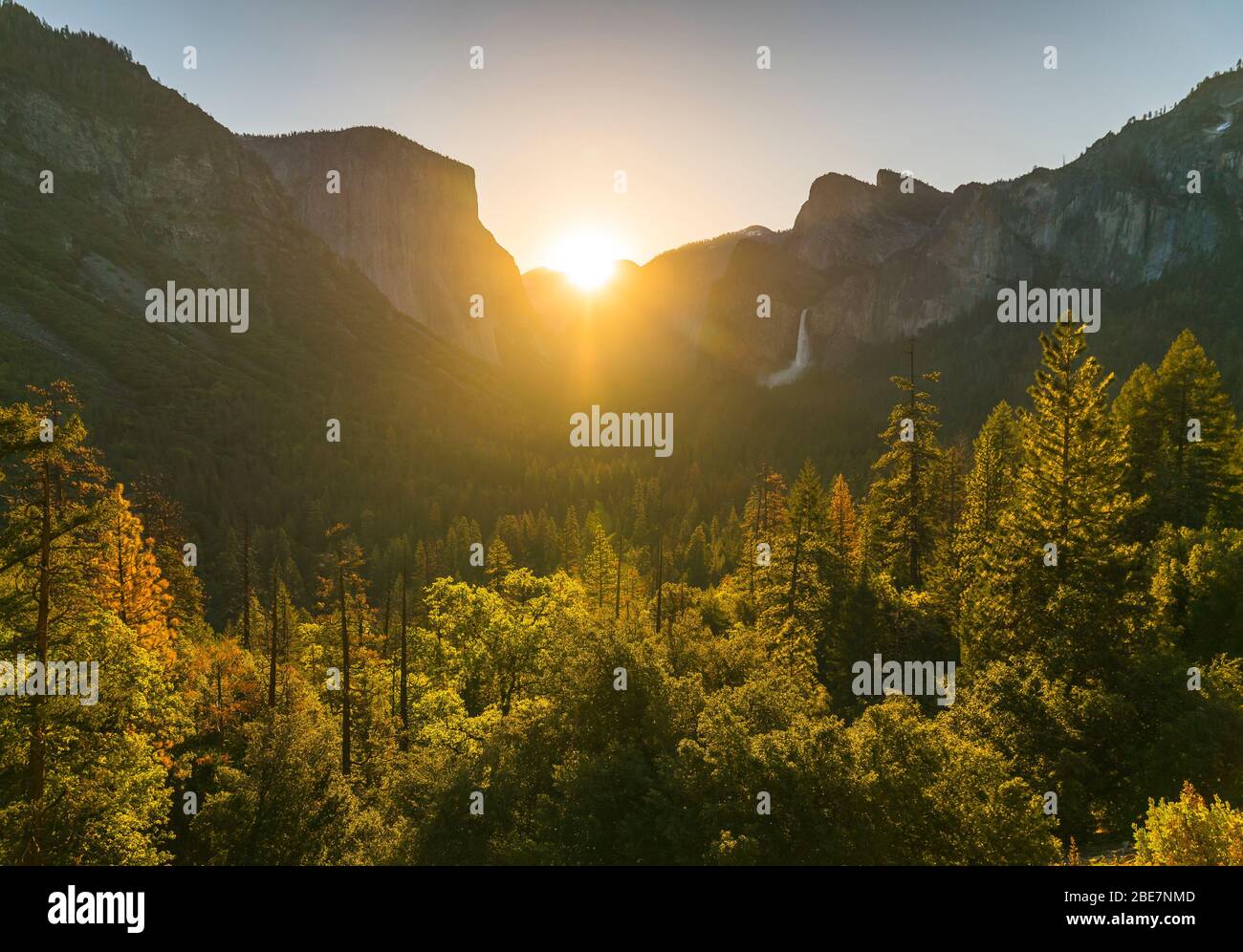 Yosemite waterfall sun hi-res stock photography and images - Alamy