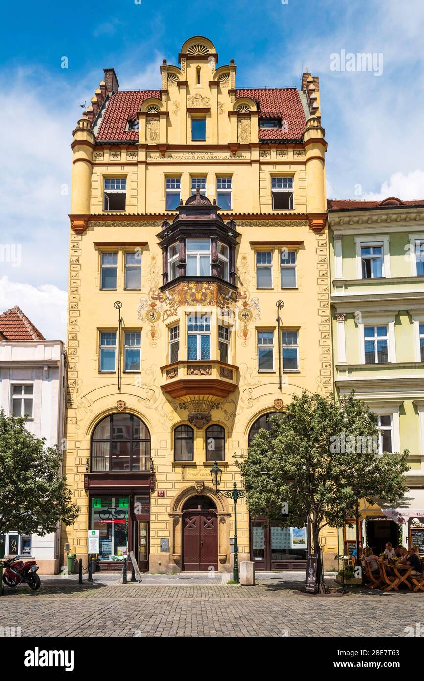 Neo gothic and neo renaissance style hi-res stock photography and ...