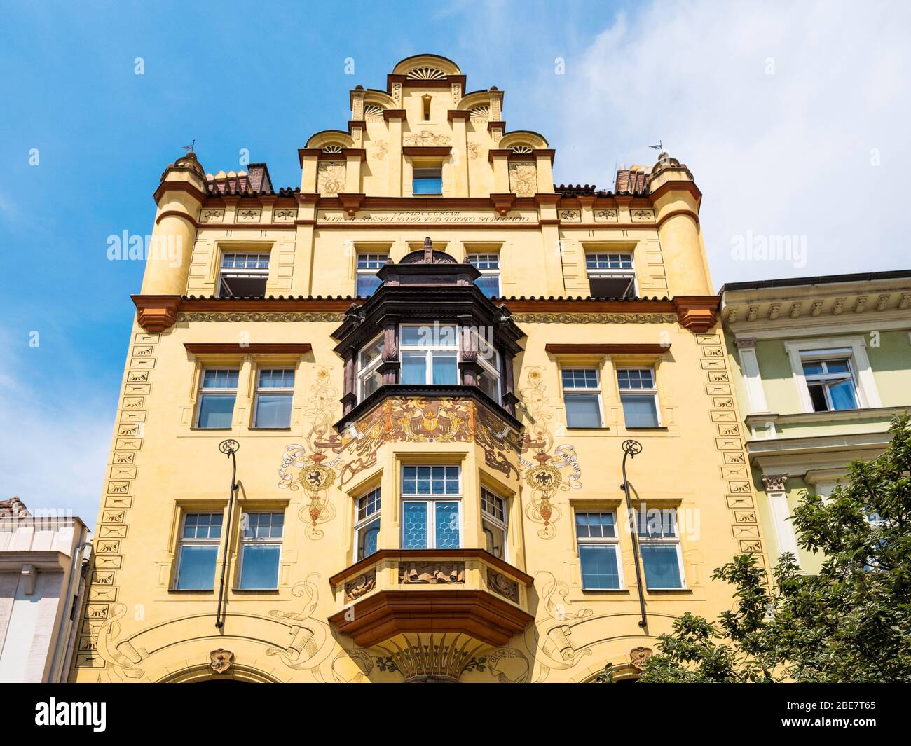 Neo gothic and neo renaissance style hi-res stock photography and ...