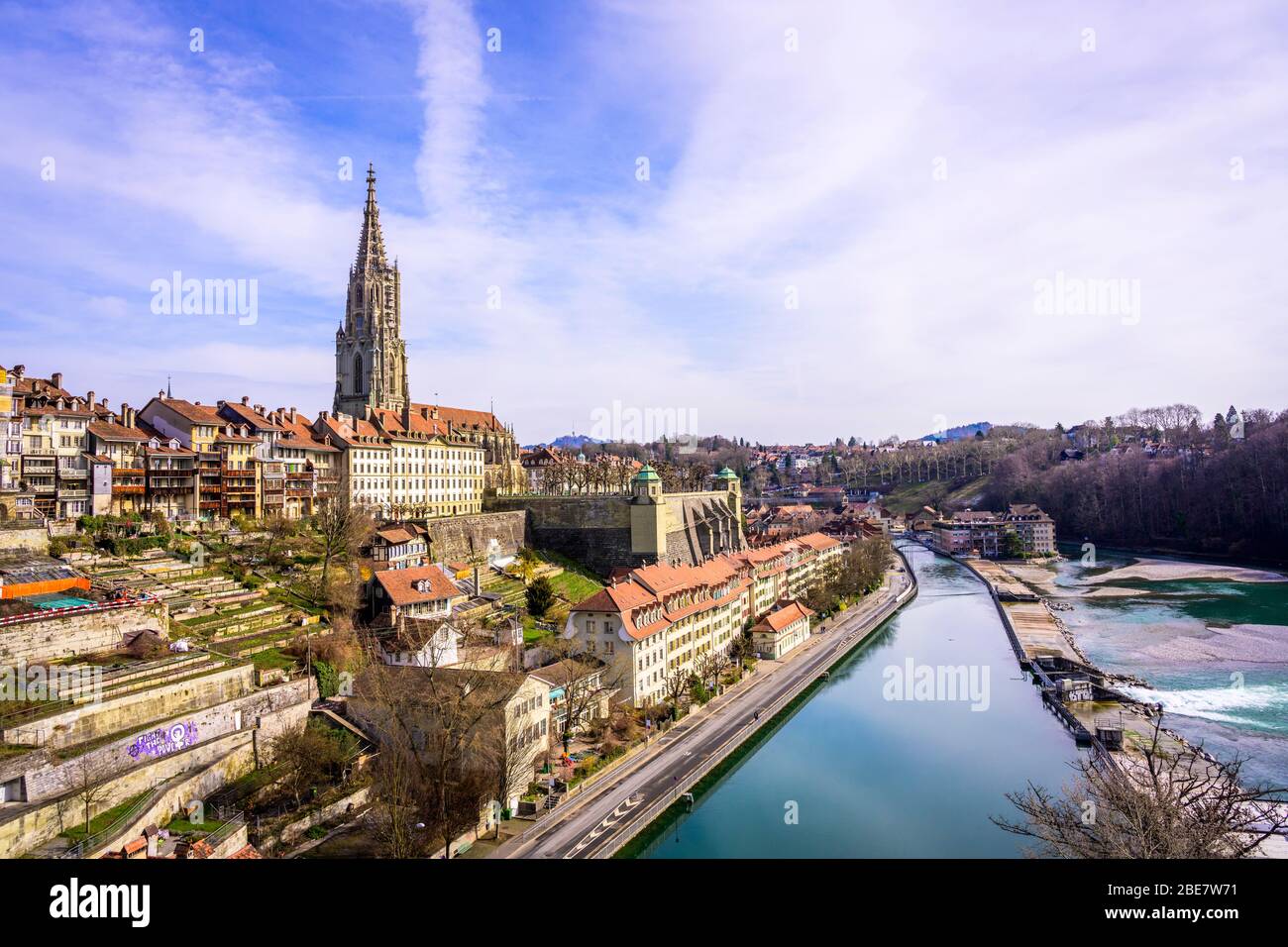 View from the Kirchenfeld Bridge to the old town, Bern Minster and ...