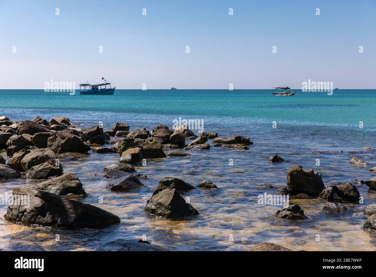 Lazy beach on the beautiful ocean shore, Koh Rong Samloem, Cambodia ...