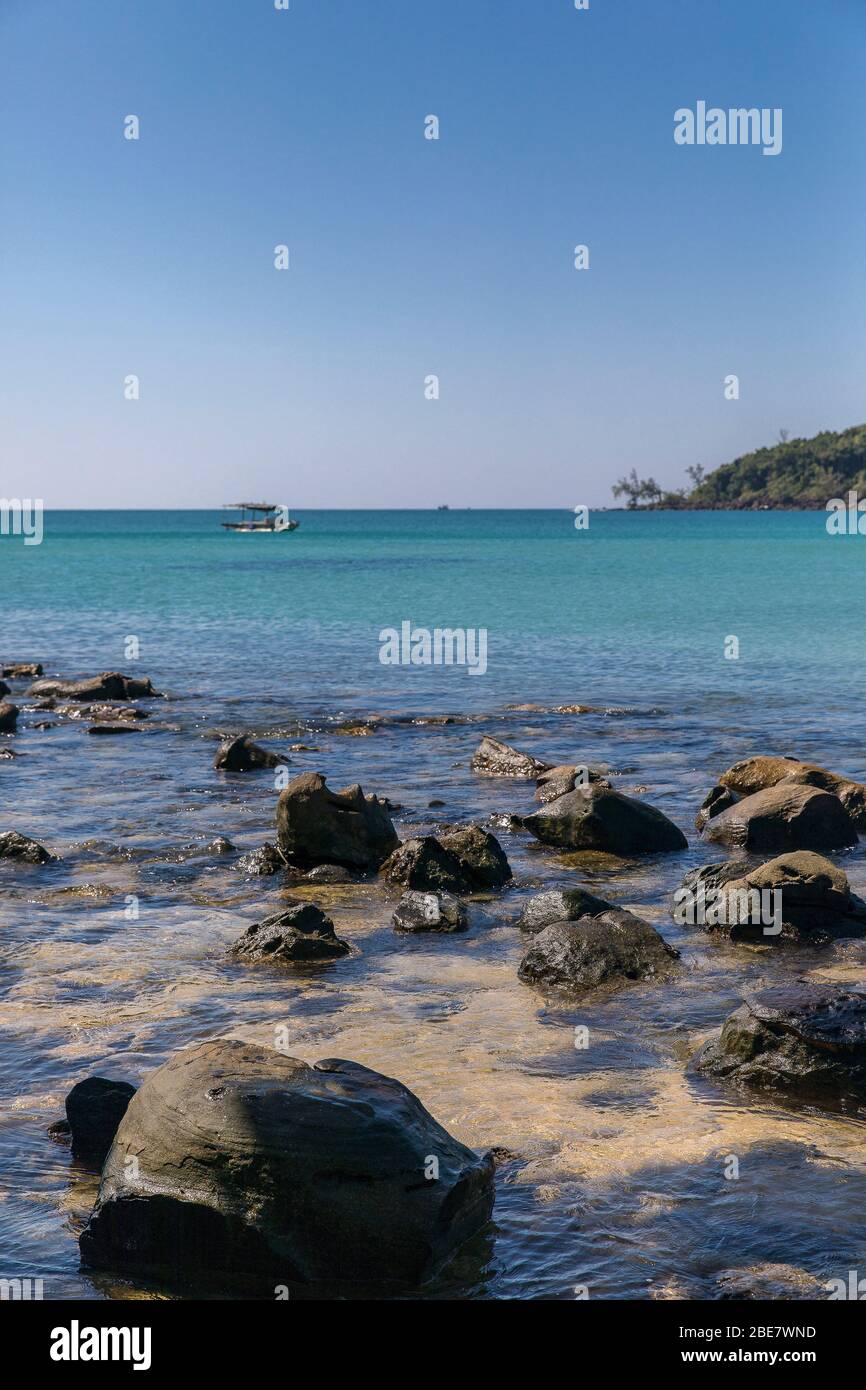 Lazy beach on the beautiful ocean shore, Koh Rong Samloem, Cambodia ...