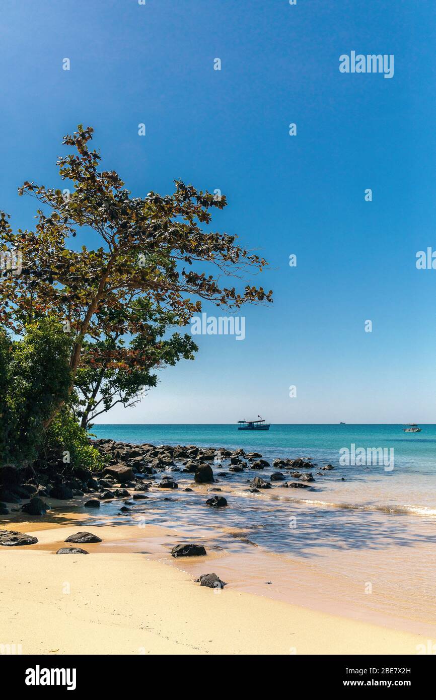 Lazy beach on the beautiful ocean shore, Koh Rong Samloem, Cambodia ...