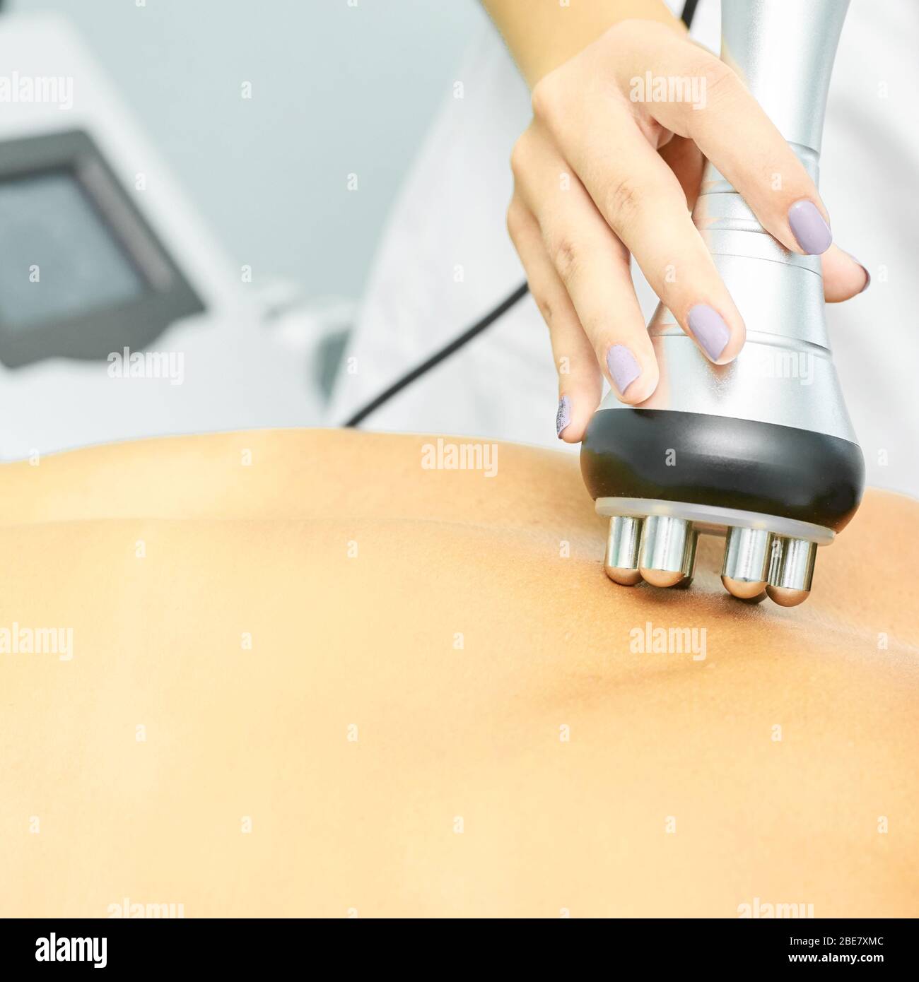 Perfect body radio treatment. Woman at spa procedure. Doctor hand and ...