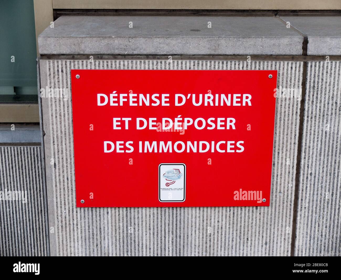 French sign of «Forbidden to urinate and deposit filth» Stock Photo - Alamy