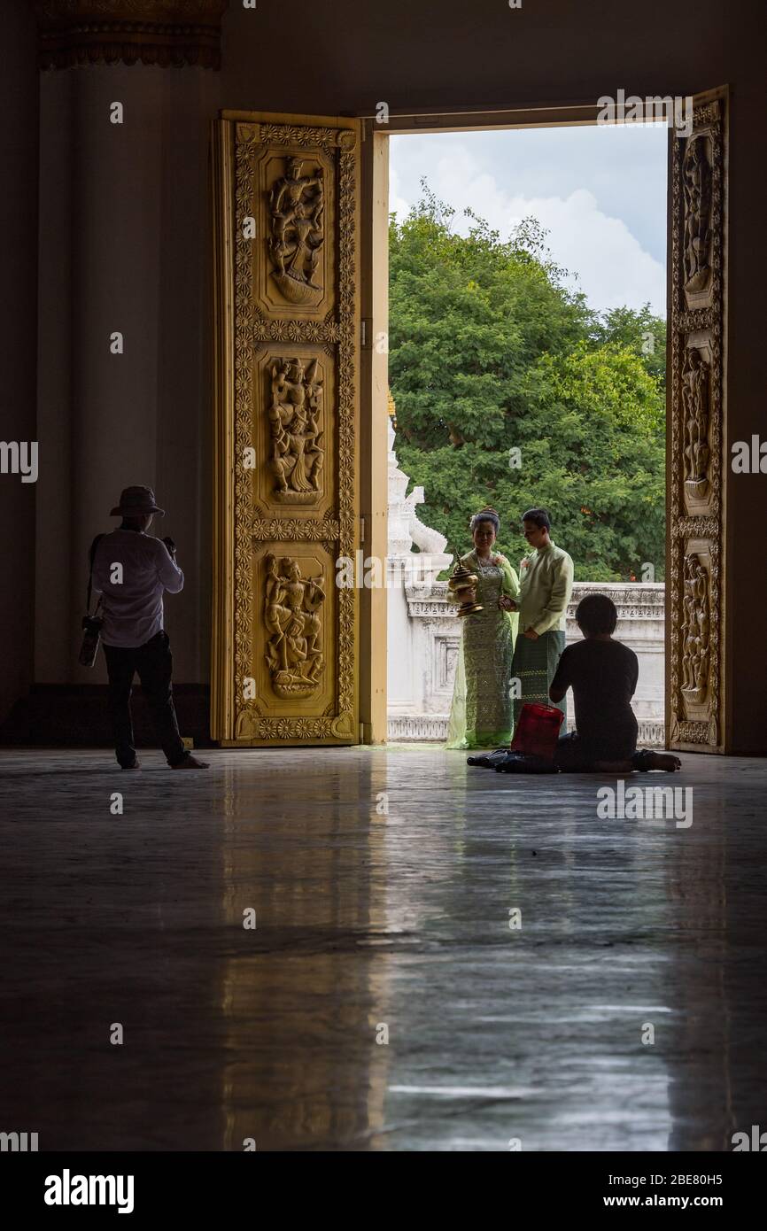 Entrance to the Atumashi monastery (Maha Atulawaiyan Temple), Mandalay ...