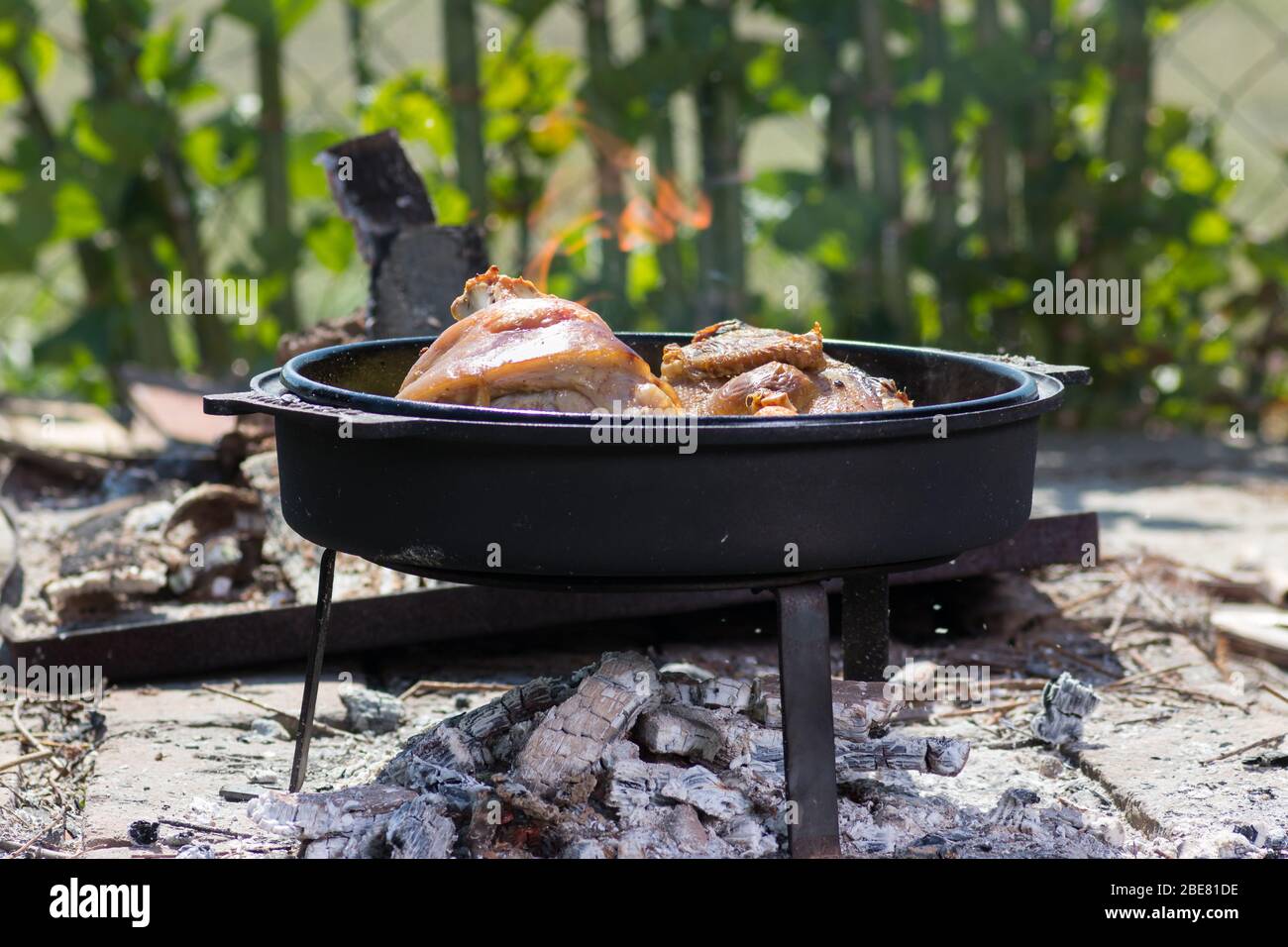Fireplace cast iron pot kettle hi-res stock photography and images - Alamy