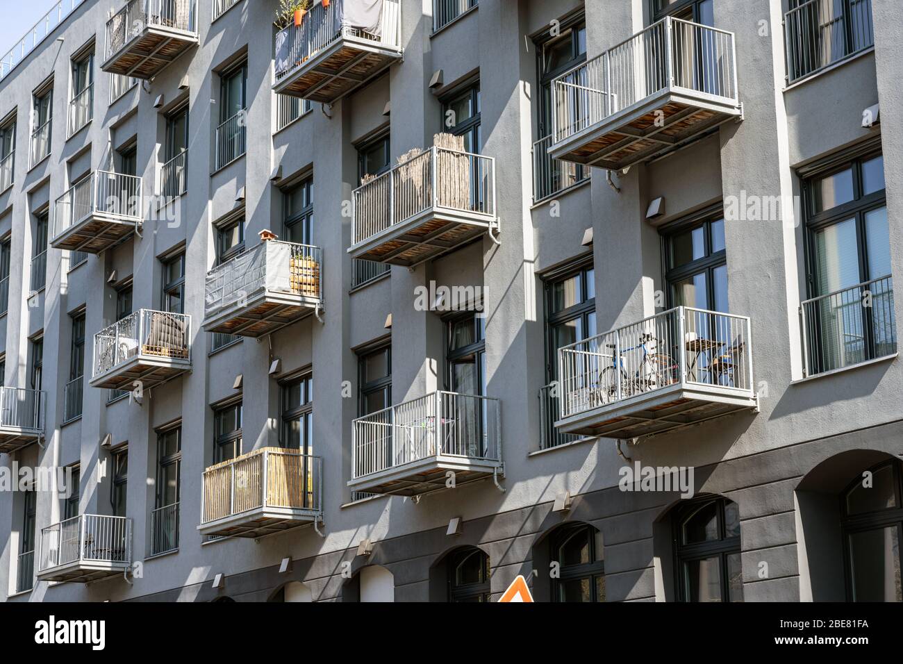 Grey townhouse hi-res stock photography and images - Alamy