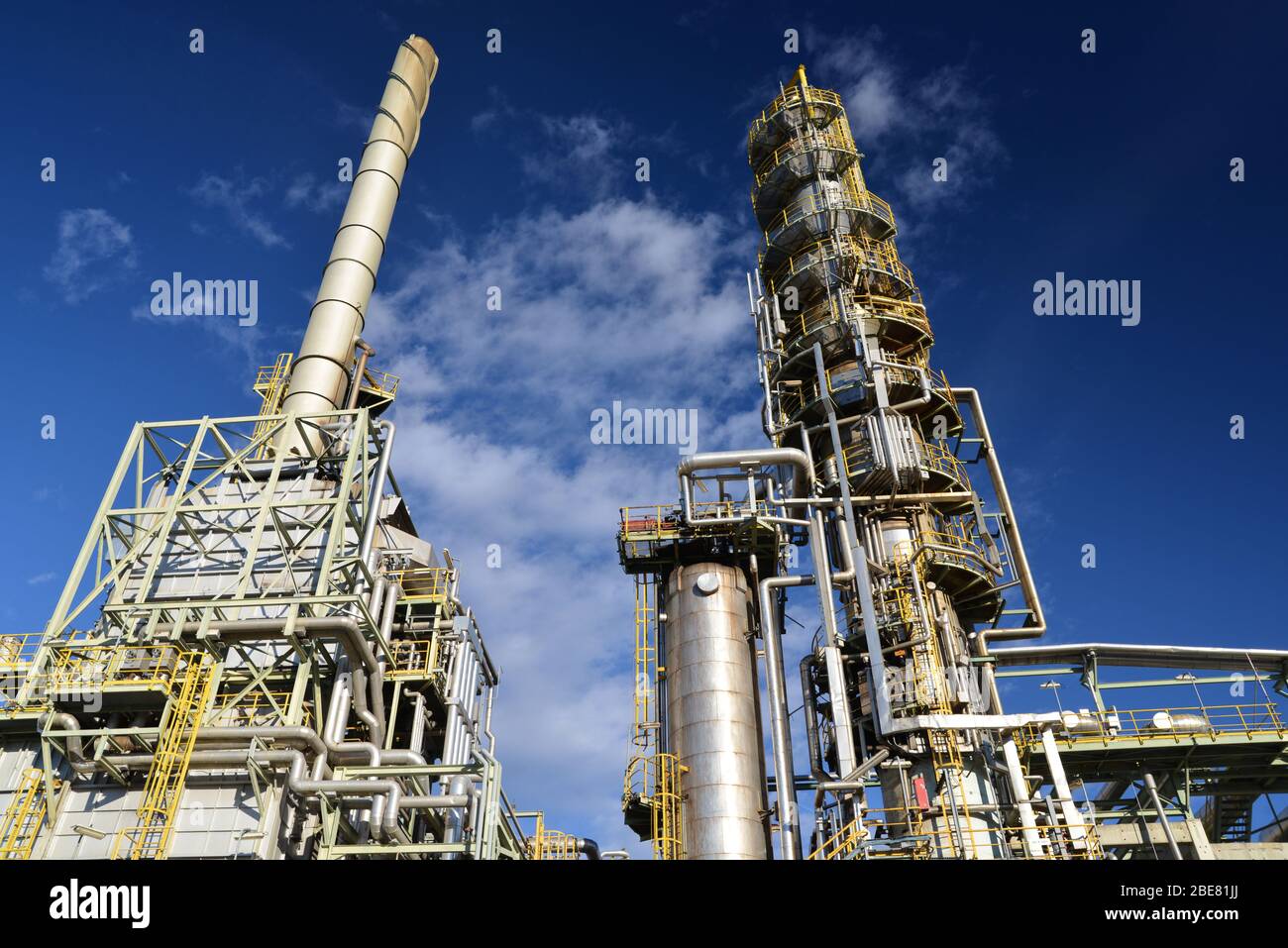 Refinery for the production of fuel - architecture and buildings of an ...