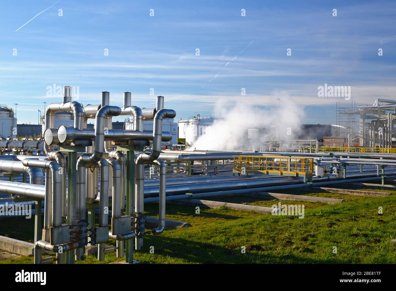 Oil and gas complex hi-res stock photography and images - Alamy