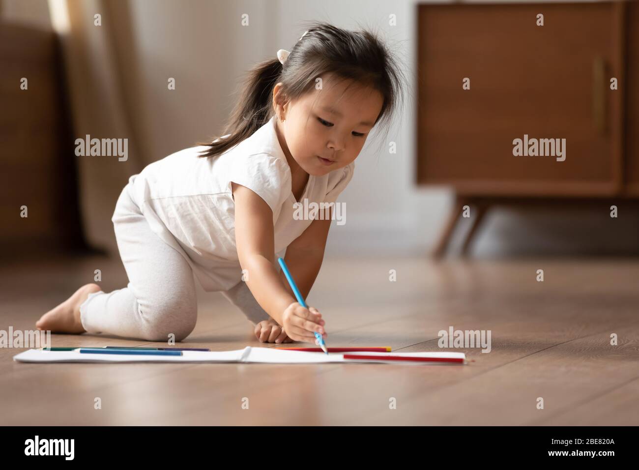 Asian children drawing hi-res stock photography and images - Alamy