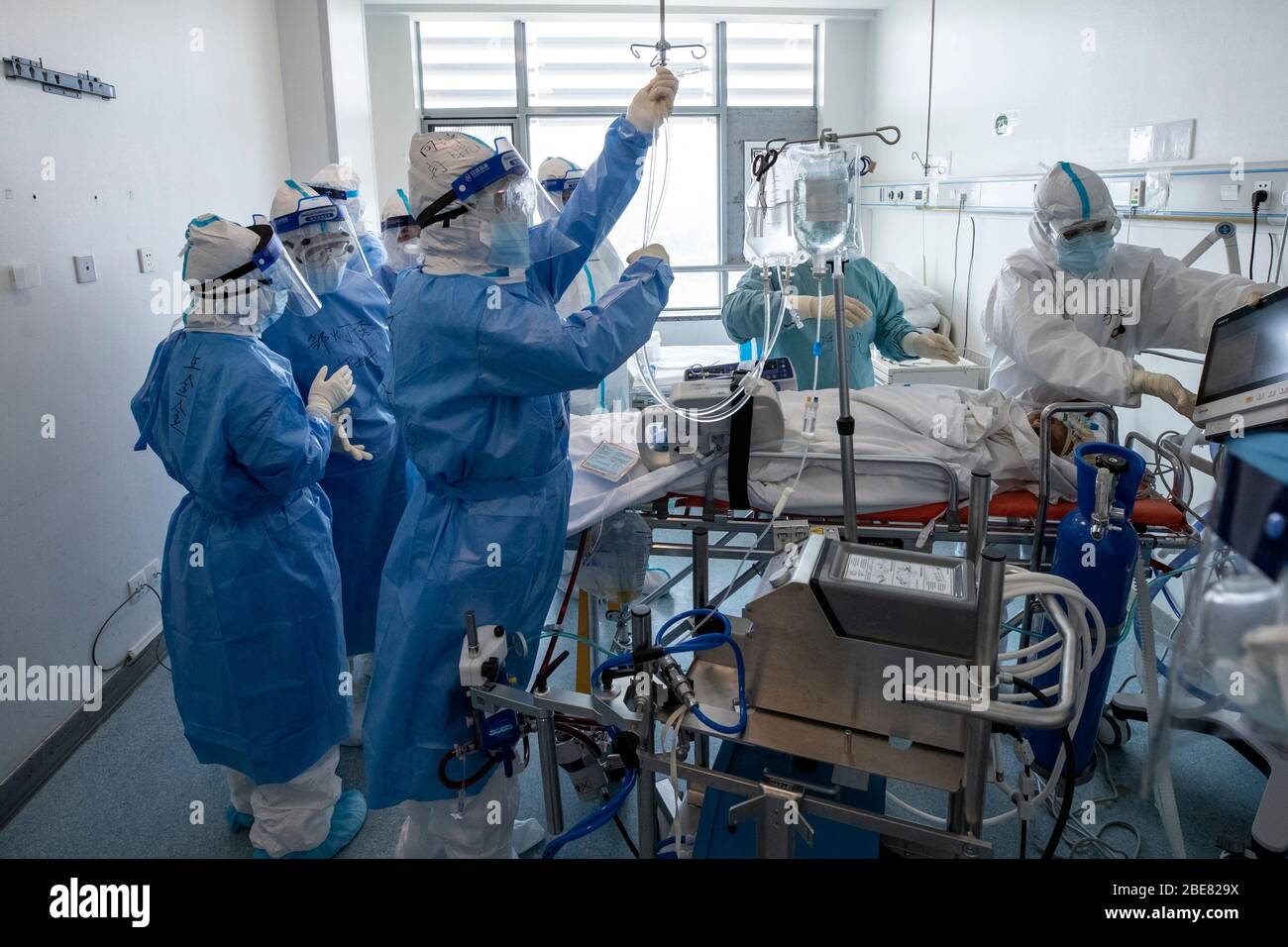 Ecmo covid hi-res stock photography and images - Alamy
