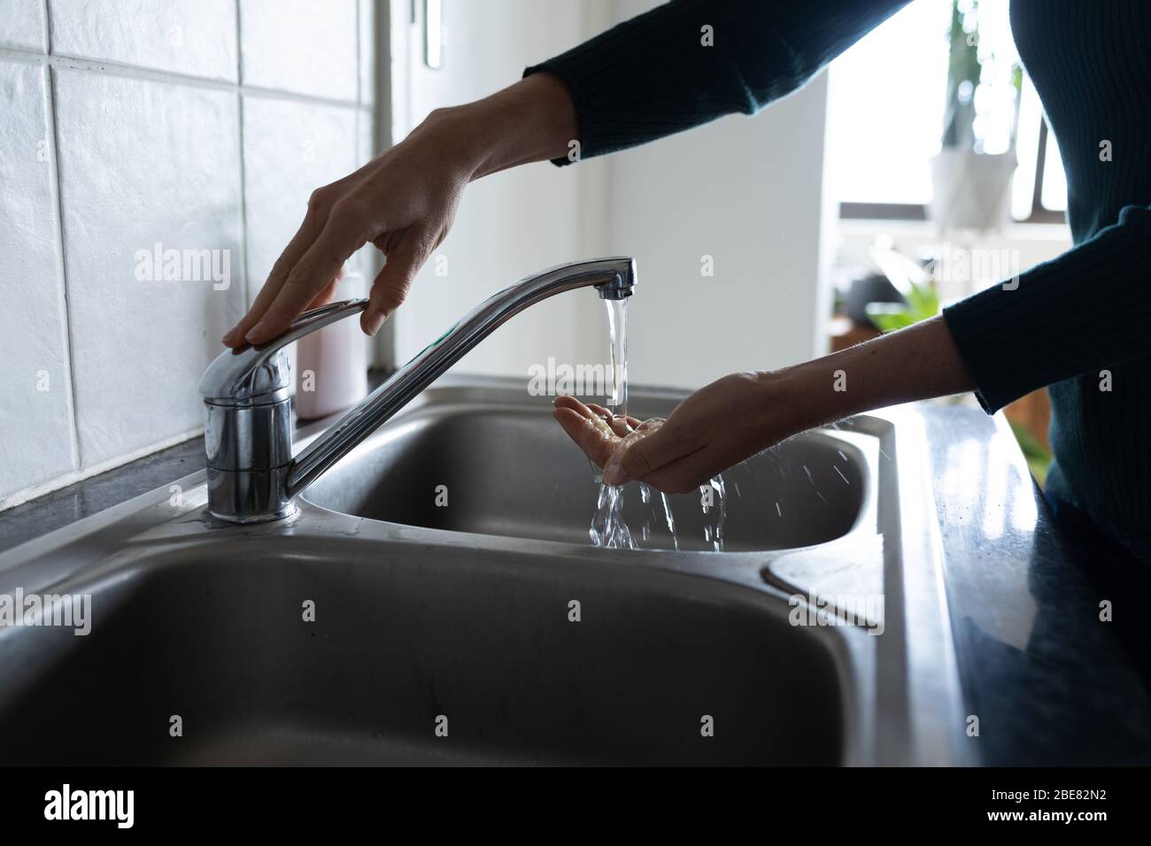 Self washing hi-res stock photography and images - Alamy