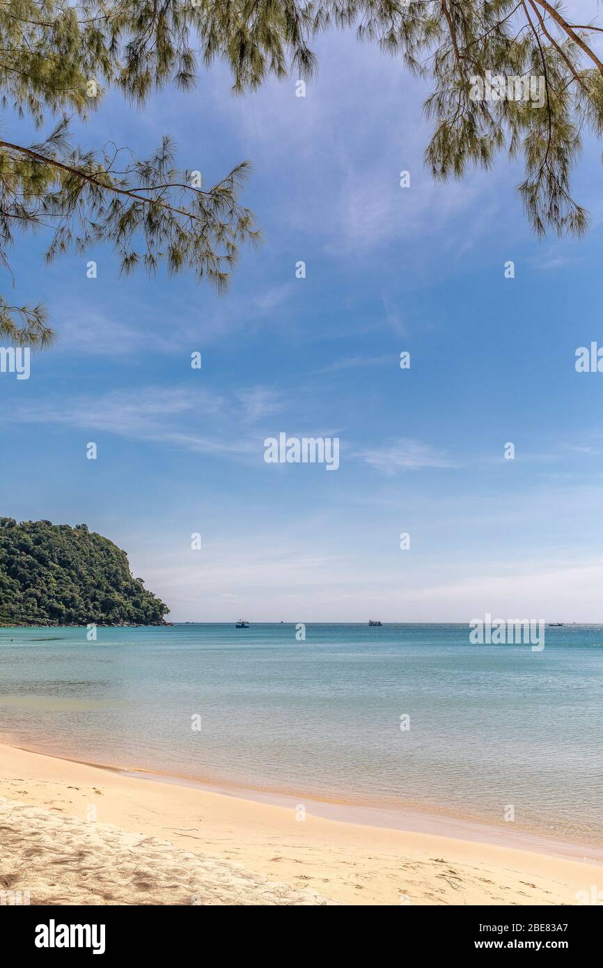Lazy beach on the beautiful ocean shore, Koh Rong Samloem, Cambodia ...