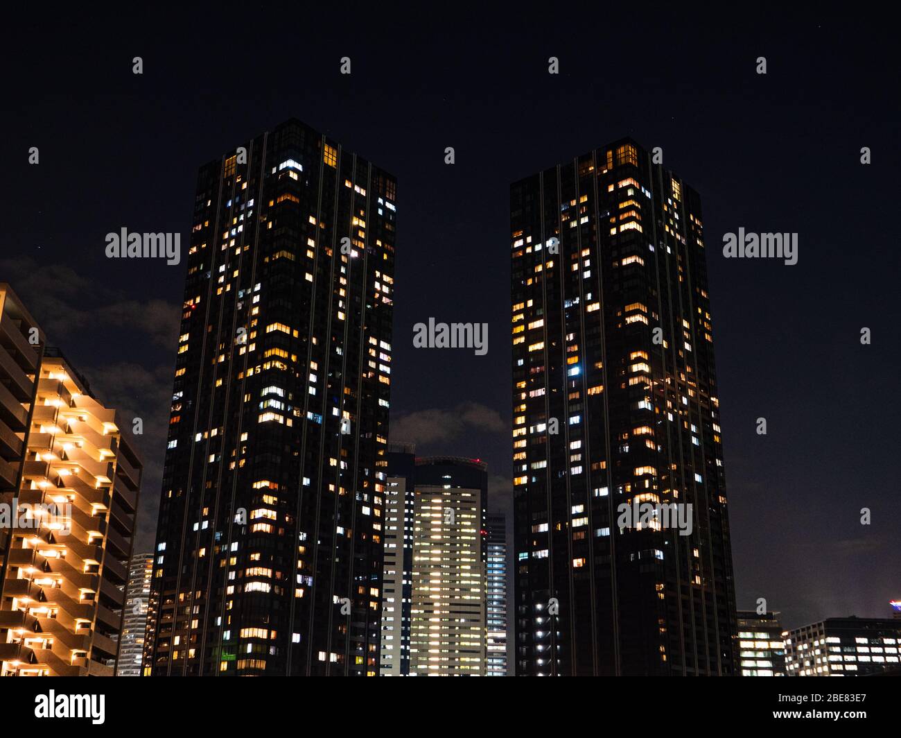 High rise apartments lit up at night in the Tokyo skyline Stock Photo ...